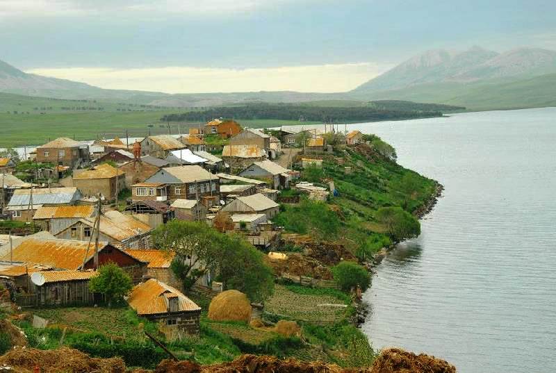 Blue color of lake Tabatskuri & its semi-island – Georgian Tour Magazine